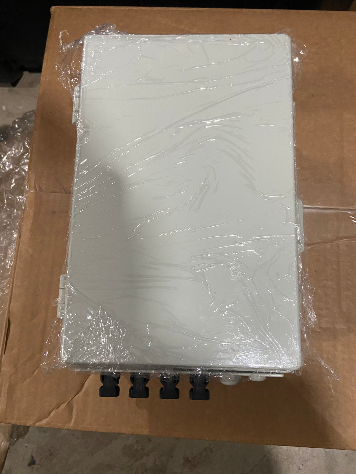 4 string combiner box with fuses and surge and lighting protection ...